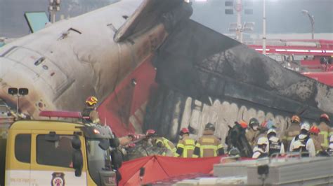 무안공항 여객기 사고 167명 사망 구조 작업 중