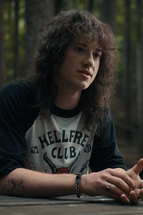 Stranger Things Star Joseph Quinn Meets Metallica Making Eddie
