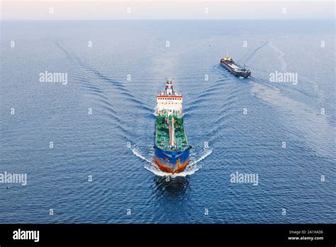 Cargo Tanker Mit Öl Schwimmt Auf Dem Wasser Im Golf Von Der Nordsee