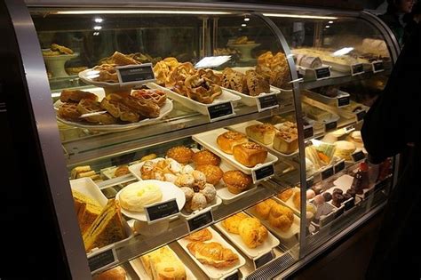 為何「星巴克排隊是橫的、麥當勞是直的」？揭密「店家操控顧客心理」讓人直呼超有道理！