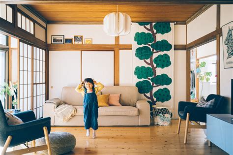 二間続きの和室をリビングに。古い家の面影を残した和洋折衷スタイル。【築43年の昭和の一軒家、和を残しつつ北欧テイストのdiy改装