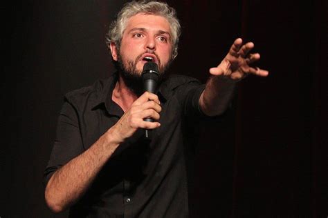 “quest Ce Quils Ont Tous à Lui Polir Le Gland ” Censuré Après Une