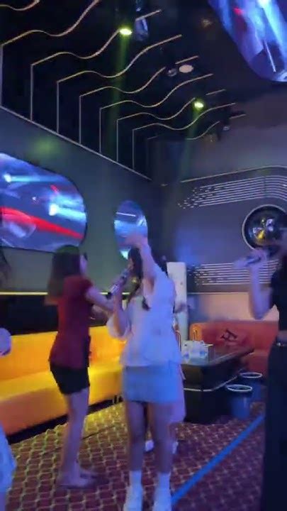 ကာရာအိုကေဆိုနေတဲ့ ကောင်မလေးတွေ 😍🤗 Youtube