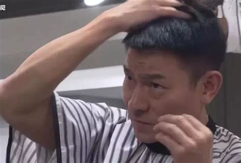 全美业最激励人心的发型师，刘德华从普通的“洗剪吹”变身天王巨星！鲁豫