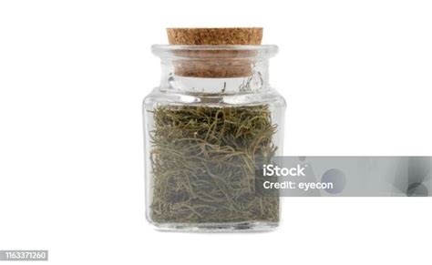 흰색 배경에 고립 된 유리 항아리에 딜 정면 뷰 향신료와 음식 재료 0명에 대한 스톡 사진 및 기타 이미지 0명 건강한