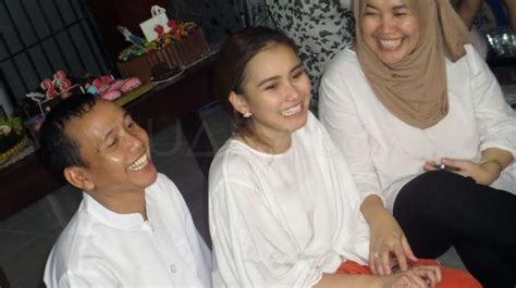 Petisi Blacklist Ayu Ting Ting Tembus Ribu Netizen Gaya Keluarga Mereka Sombong
