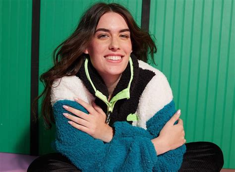 This Once Popular Clothing Brand Is Making A Big Comeback And Shoppers