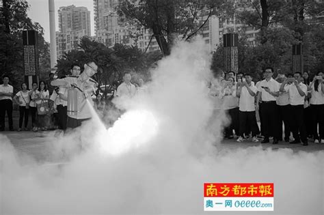 行政服务中心消防演练