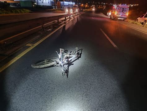 Ciclista Morre Atropelado Por Caminhão Após Cair Na Pista Em Trecho
