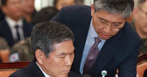 사진 국방위 출석한 정경두 장관
