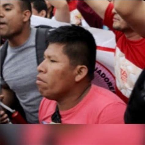 Hinchas Peruanos En El Estadio Peruano Discriminador Hermandad Peru