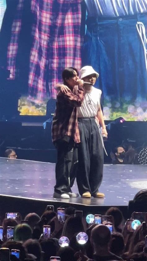 Spin Off Iaia On Twitter Rt Pyroteez Woo Kissed Him Ateezinlondon