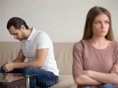 8 Signs Your Relationship Lacks Emotional Intimacy