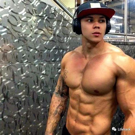 健身房浴室再爆偷拍丑闻，肌肉教练成受害者 每日头条