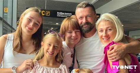 Simsonu Meita Mācības Turpinās Japānā