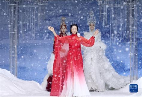 中国国际时装周2023春夏系列开幕秀在京举行 中国经济网国家经济门户