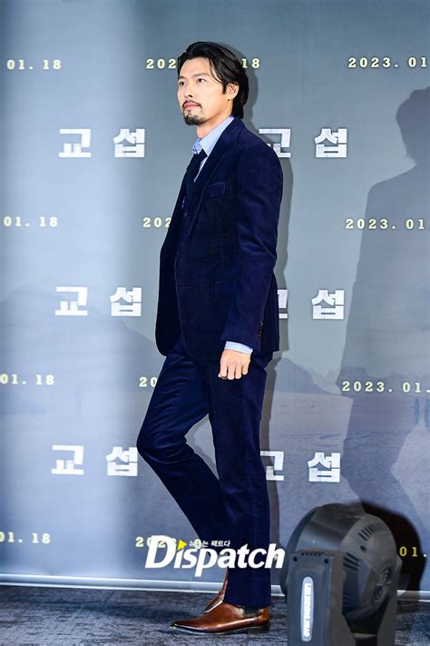 현장포토 수염까지 잘생김현빈 득남 후 첫 공식석상 디스패치 뉴스는 팩트다