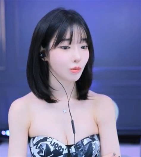16억 먹튀vs분풀이 희생양 과즙세연 나 방시혁 아냐 열혈 팬에 저격당해 [종합]
