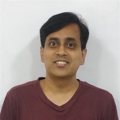 Fast Comparative Analysis Of Merge Trees Using Locality Sensitive