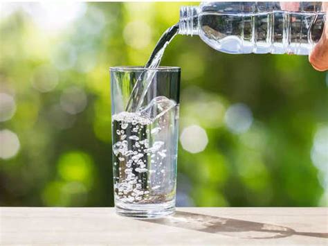 The Perils Of Reusing Plastic Water Bottles Understanding The Risks