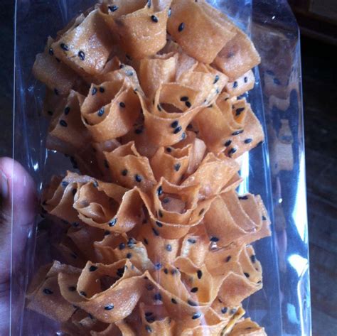 ขนมไทยดอกจอก หมี่กรอบ ครองแครง ปั้นขลิบและกล้วย เผือกฉาบ Nakhon