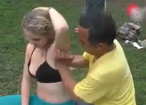 【動画】おっぱいを大きくできる親父に美少女が胸を触られまくっててワロタ ポッカキット