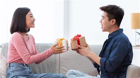 Rekomendasi Hadiah Ulang Tahun Yang Akan Disukai Pria Dan Berguna Dalam Kehidupan Sehari Hari