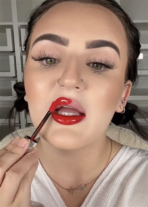 A Glossy Lipstick That Doesnt Transfer This Lippie Has Gone Viral On