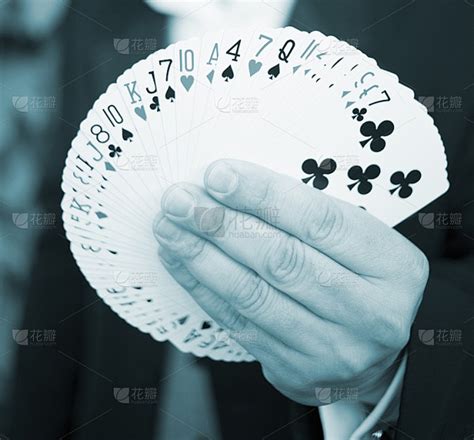 扑克牌手中的魔术师