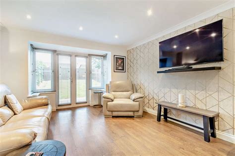 Buttercup Close Corby Nn18 3 Bed Semi Detached House £258000
