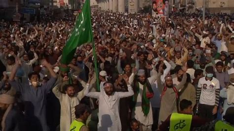 Pakistan At Least Four Dead As Banned Islamist Group Tlp Continues