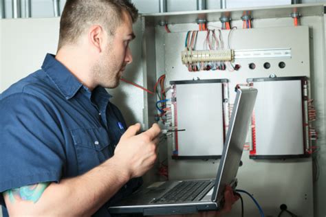 Serviceman 컴퓨터 설정 사고 검사 보기에 대한 스톡 사진 및 기타 이미지 검사 보기 기계류 열 개념 Istock