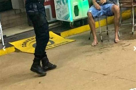 Homem é Alvejado A Tiros Durante Discussão E Tiroteio Em Bar Polícia