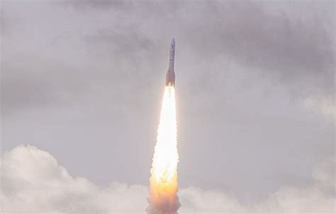 Premier Décollage Pour La Fusée Ariane 6 Le Devoir