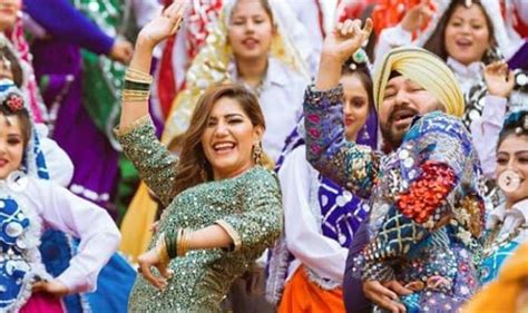 Haryanvi Hot Dancer Sapna Choudhary Looks Sexy As She Flaunts Bhangra