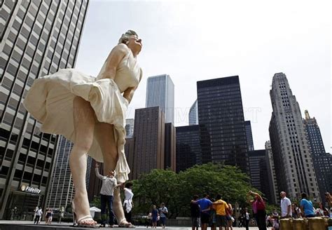 Marilyn Monroe Sculpture In Chicago Celebrities