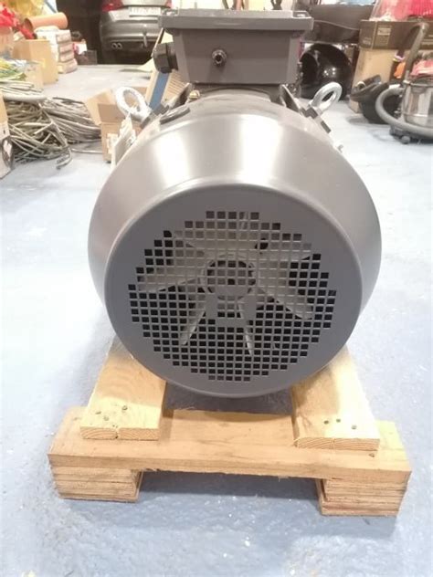Techtop T3cr 180l 4 22kw 1400 Rpm B3 Ie3 Ptc
