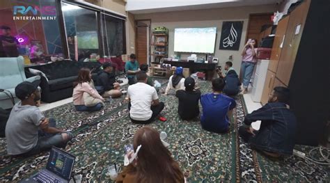 10 Potret Nagita Nobar Piala Dunia 2022 Bikin Foodcourt