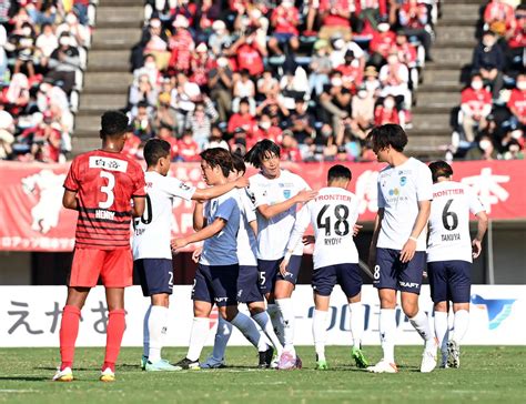 【横浜fc】中村俊輔が涙のラストゲーム「サッカーは楽しい」目を真っ赤にし家族と戦友に感謝 J2写真ニュース 日刊スポーツ