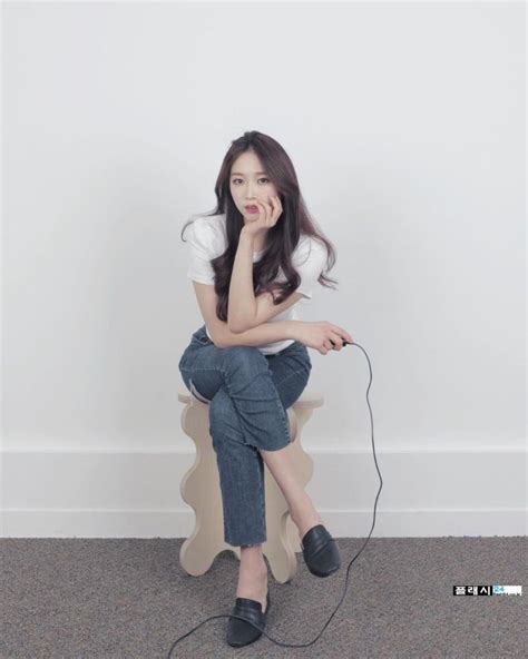 플래시24 연예스포츠 처음보는데 몸선이 좋은 기상캐스터 정재경 Normcore Fashion Style