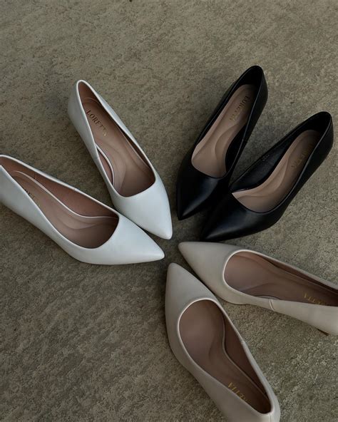 ЖІНОЧЕ ВЗУТТЯ ТУФЛІ БОСОНІЖКИ СУМКИ Класична та водночас стильна модель на невисоких