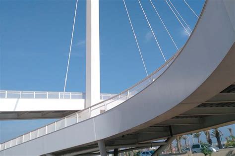 Singular Structures Bews