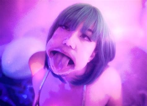 Puck Spreads Mouth Wide Open Pic