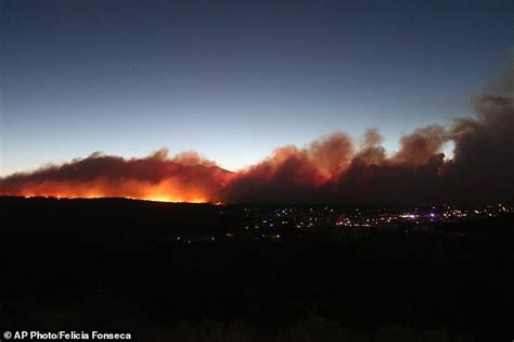 Flagstaff Wildfire Forces Evacuations Steadily Grows Daily Mail Online