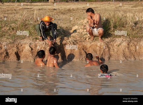 Thai Men Catch Fish In Natural Fish Ponds Stock Photo Alamy