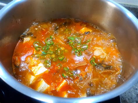 닭고기와 김치찌개의 만남