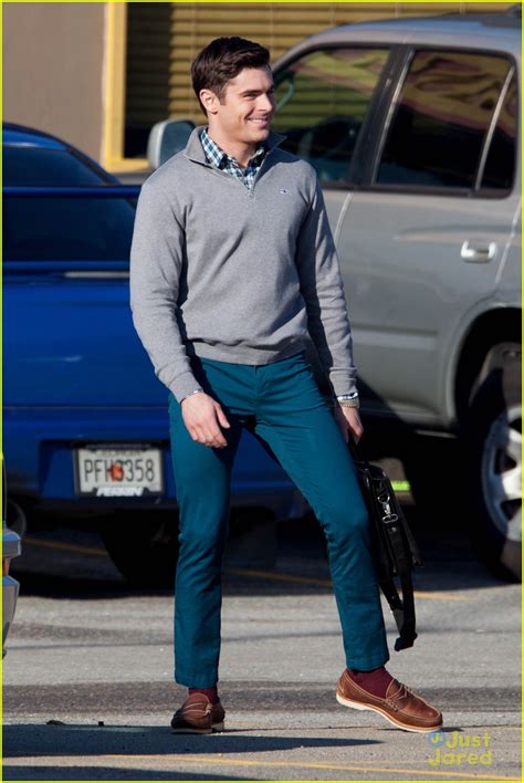 Zac Efron Zoey Deutch Get Dirty On Set Photo Photo Gallery Just Jared Jr