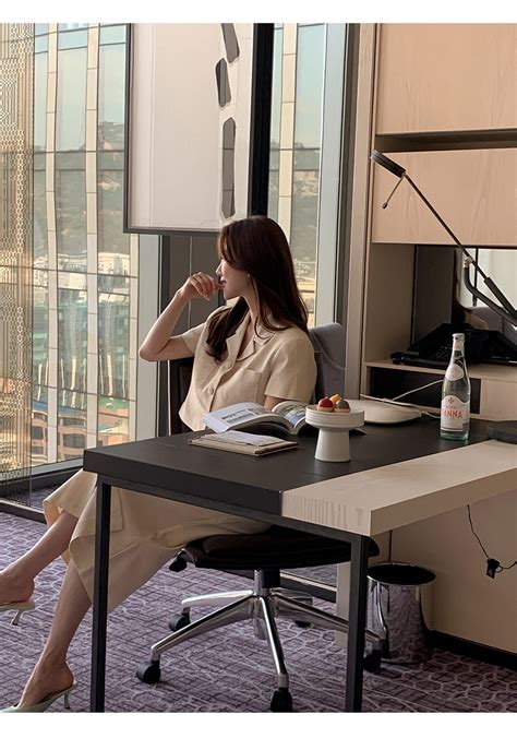 달리호텔 비비드 버튼 포켓 카라 반팔 크롭 숏 자켓 H라인 슬릿 스커트 셋업 하객룩