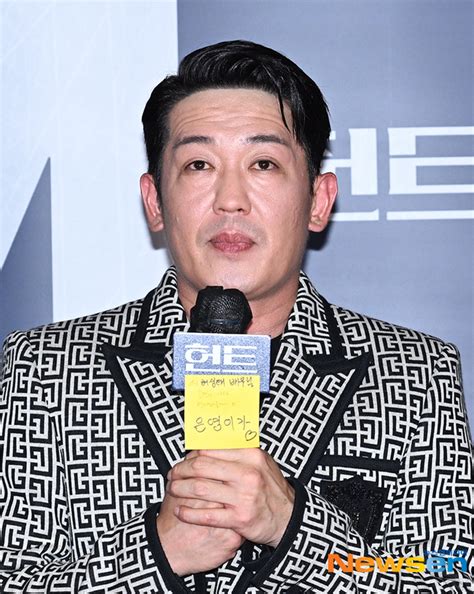 허성태 관객 질문지 마이크에 붙이고 긴장 눈빛 포토엔hd 손에 잡히는 뉴스 눈에 보이는 뉴스 뉴스엔