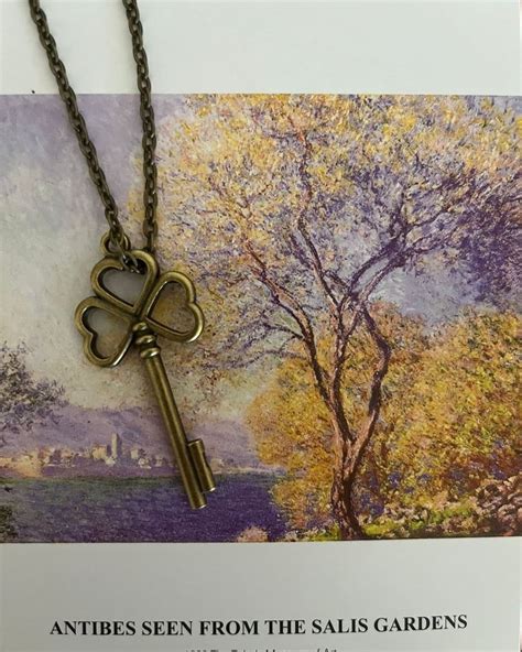 Lucky Me Clover Necklace ☘︎ ݁˖ A Gorgeous Bronze Layering Large Key
